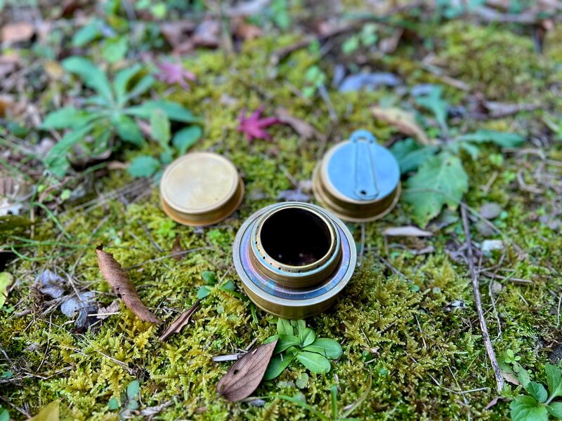 DaLaCaのアルコールストーブ‗苔‗単体蓋開け_2点上から俯瞰 | ベランダ飯｜公式ブログ～キャンプとアウトドア飯と田舎暮らし開拓記～